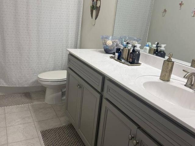 Comfy room in clean, quiet house