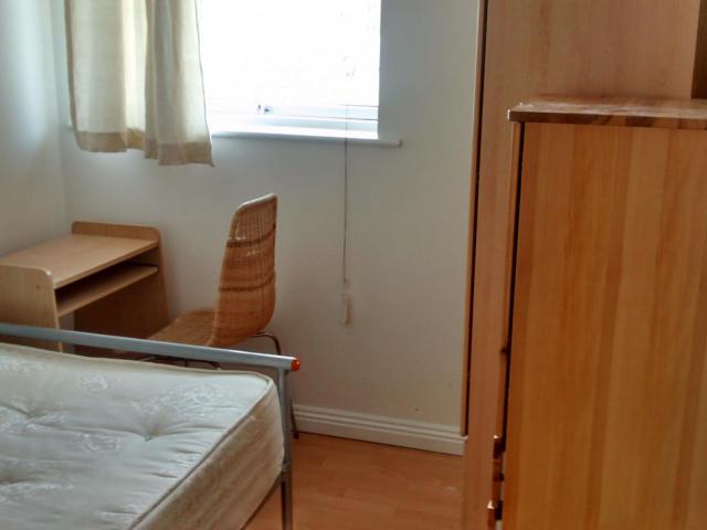 Comfy single bedroom close to Westferry DLR station Has a Room