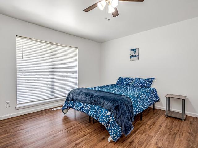 Comfy & Spacious Forest Park House With A Full Kit