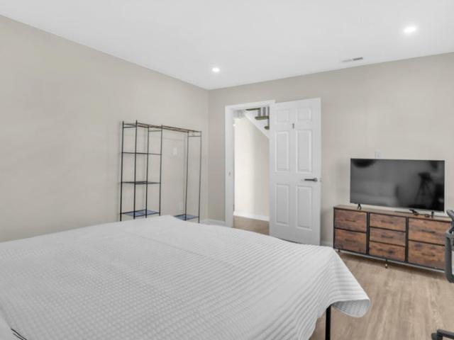 Comfy & spacious Hampton House with Backyard