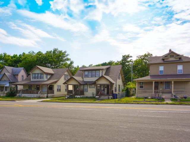 2b 1.5 ba w basement, Lawn Care + Trash Included