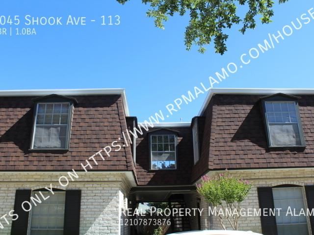 MOVE IN SPECIAL Upstairs Condo with Premium Amenities & Hardwood Floors!