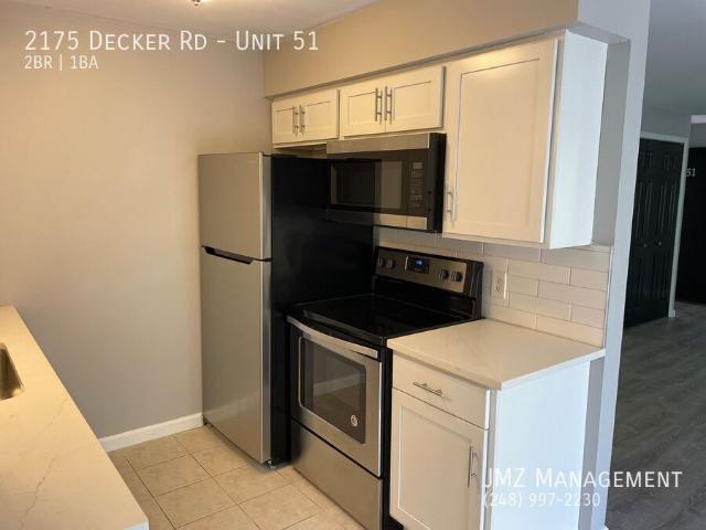 COMING SOON! BEAUTIFUL UPDATED APARTMENT IN WALLED LAKE!