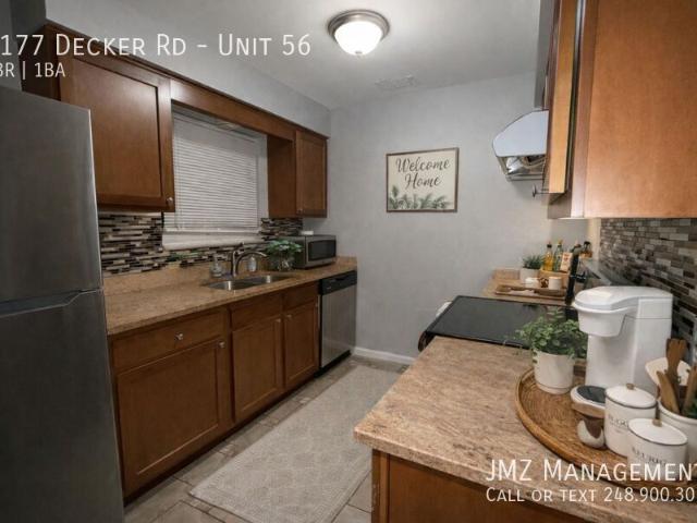 Available now! BEAUTIFUL UPDATED APARTMENT IN WALLED LAKE!