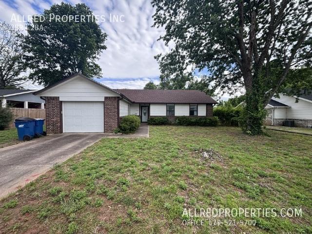Charming 3 Bedroom Single Family Home In Bentonville!