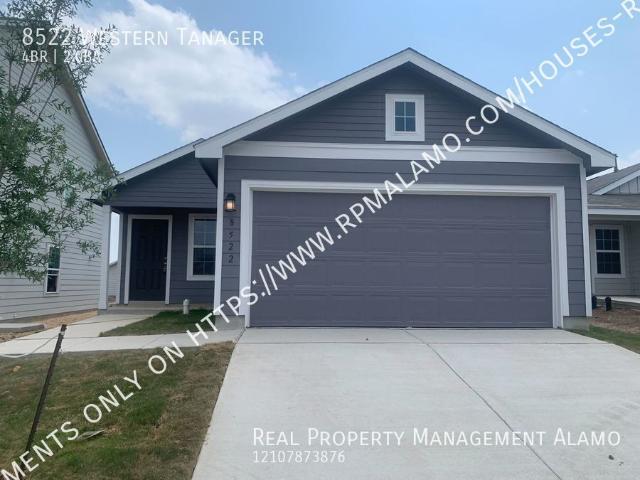 MOVE IN SPECIAL* Comfortable Living with Open Kitchen & Fenced Yard!