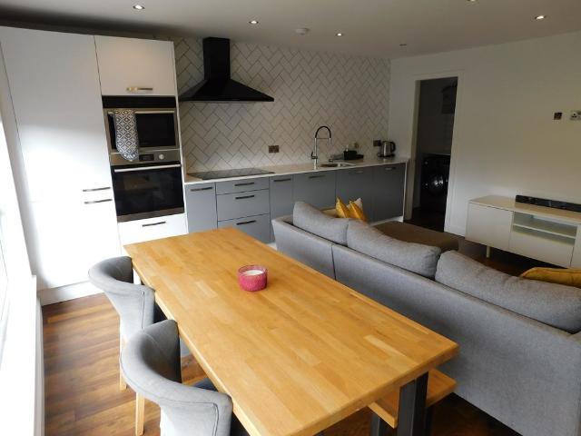 Comiston Drive, Edinburgh, EH10 5QU