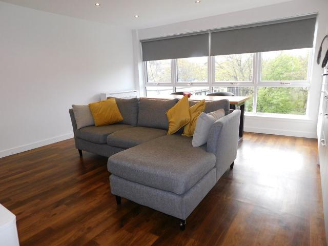 Comiston Drive, Edinburgh, EH10 5QU