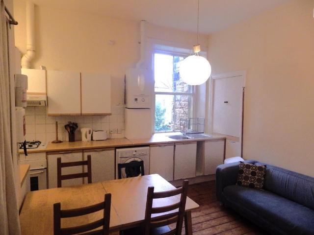 Comiston Road EH10 4 bed flat to rent £2,825 pcm £652 pw