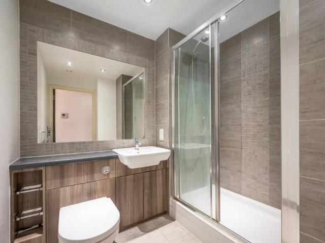 Commander Avenue, London NW9, Studio to rent, £1,400 pcm | PrimeLocation