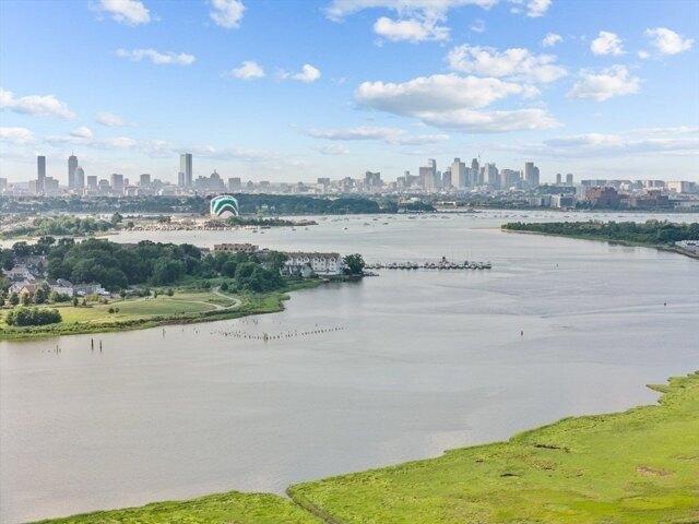 Commander Shea Blvd Apt,quincy, Condo For Sale