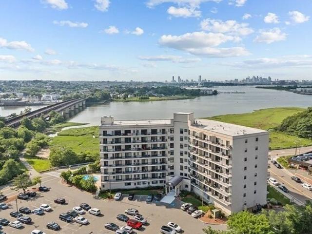 Commander Shea Blvd Apt,quincy, Condo For Sale