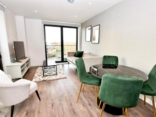 Commerce Quay, Merchants Wharf, 221. 3 bed flat to rent £1,950 pcm £450 pw