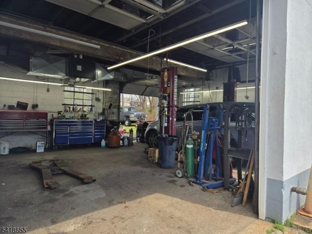 Commercial: MLS #4023