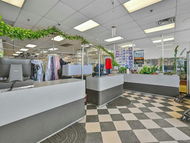Commercial: MLS #958393