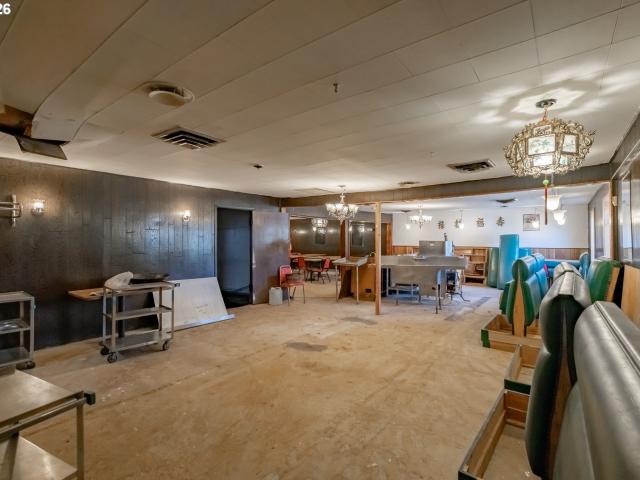 Commercial: MLS #284277