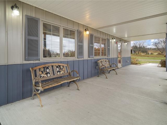 Commercial: MLS #R1700