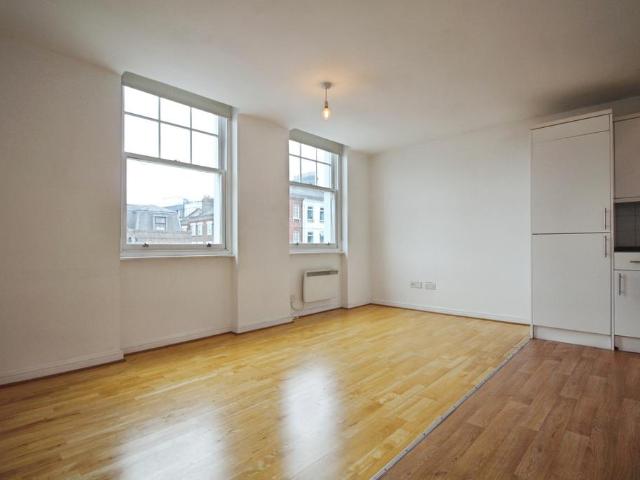 Commercial Road, Aldgate, London E1 1 bed apartment to rent £1,695 pcm £391 pw