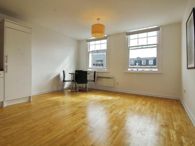 Commercial Road, Aldgate, London E1 1 bed apartment to rent £1,700 pcm £392 pw