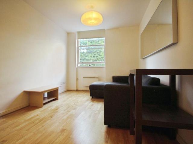 Commercial Road, Aldgate, London E1 1 bed flat to rent £1,695 pcm £391 pw