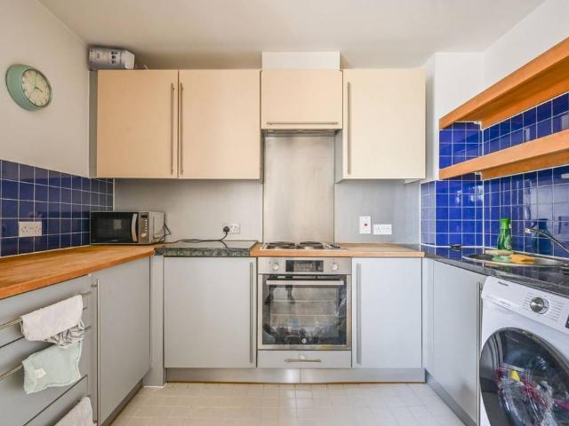 Commercial Road, Aldgate, London, E1 1 bed flat to rent £2,059 pcm £475 pw