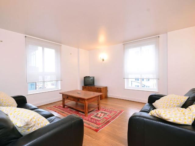Commercial Road, Aldgate, London E1, 2 bed flat to rent, £3,000 pcm | PrimeLocation