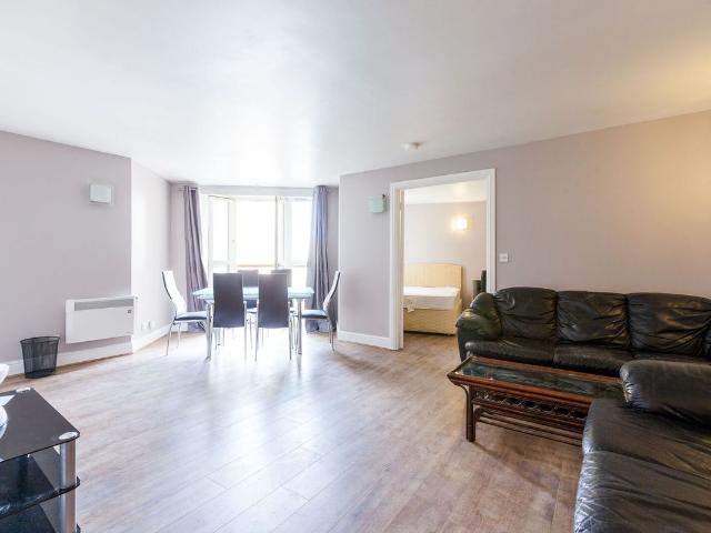 Commercial Road, Aldgate, London E1, 2 bed flat to rent, £4,500 pcm | PrimeLocation