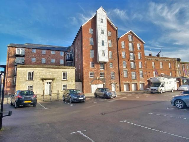 Commercial Road, Gloucester GL1, 2 bed flat to rent, £1,100 pcm | PrimeLocation