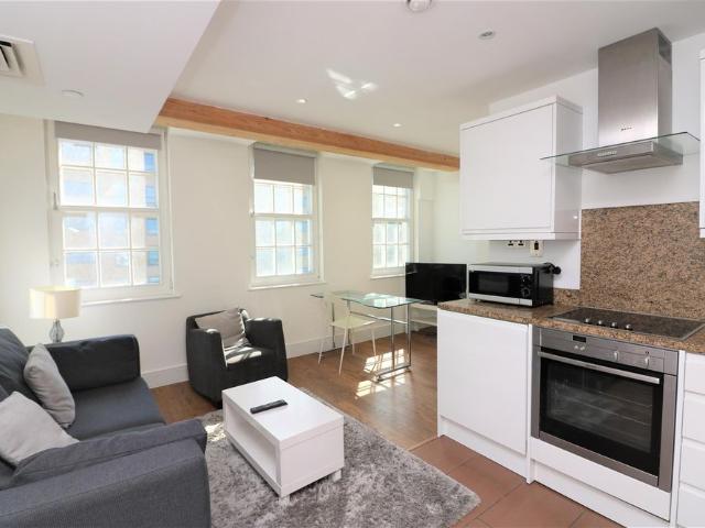 Commercial Road, E14 7LW, London