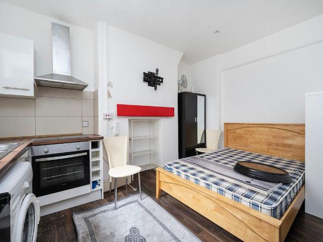 Commercial Road E1, Tower Hamlets, Studio to rent, £1,350 pcm | PrimeLocation