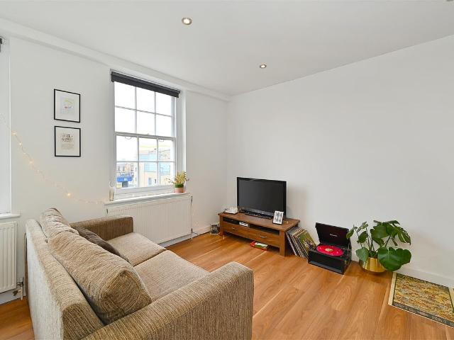 Commercial Road, London E14, 1 bed flat to rent, £1,545 pcm | PrimeLocation
