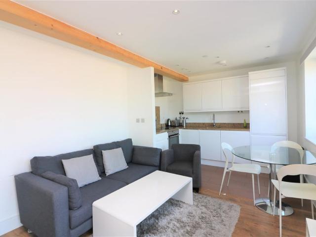 Commercial Road, London E14, 1 bed flat to rent, £1,800 pcm | PrimeLocation