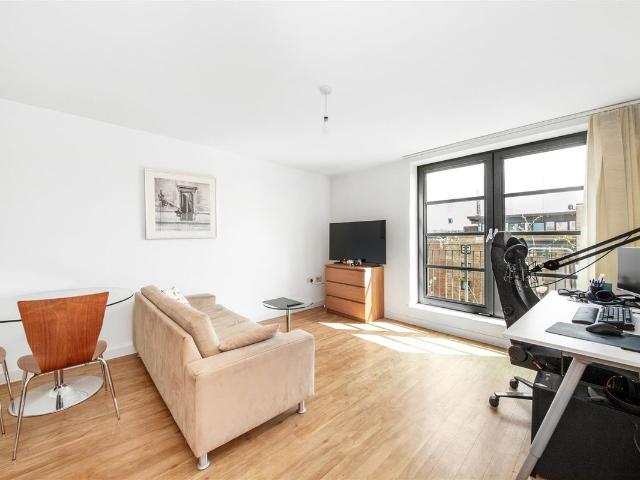 Commercial Road, London E14, 1 bed flat to rent, £1,950 pcm | PrimeLocation