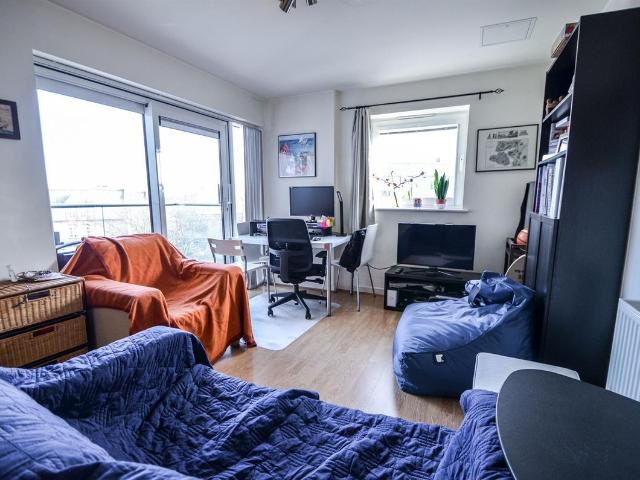 Commercial Road, London E14, 1 bed property to rent, £1,700 pcm | PrimeLocation