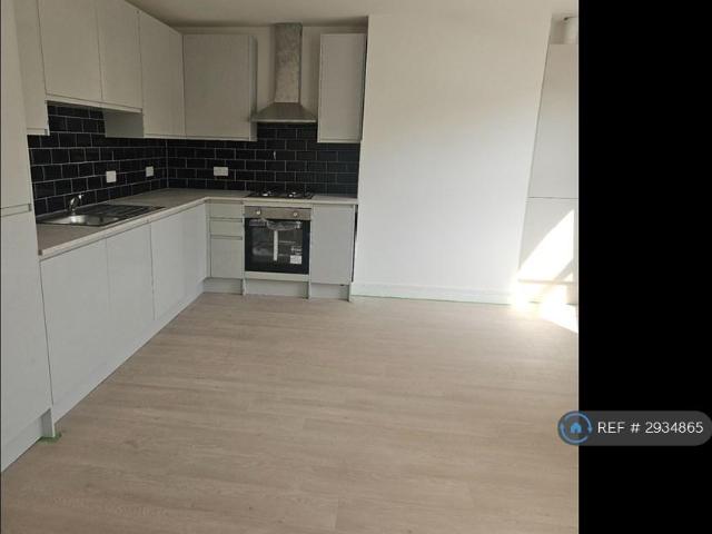 Commercial Road, London, E14 2 bed flat to rent £2,250 pcm £519 pw