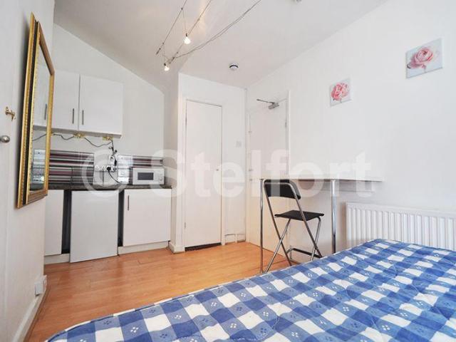 Commercial Road, London, E14 Studio to rent £1,075 pcm £248 pw