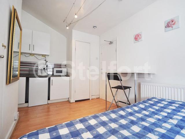 Commercial Road, London E14, Studio to rent, £1,075 pcm | PrimeLocation