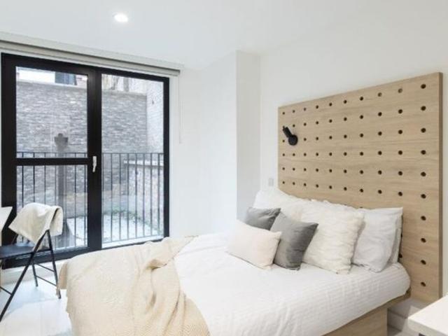 Commercial Road, London E14, Studio to rent, £1,499 pcm | PrimeLocation