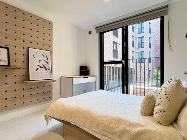 Commercial Road, London E14, Studio to rent, £1,585 pcm | PrimeLocation