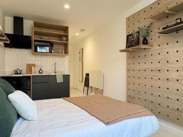Commercial Road, London E14, Studio to rent, £1,595 pcm | PrimeLocation