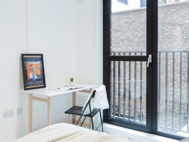 Commercial Road, London E14, Studio to rent, £1,620 pcm | PrimeLocation