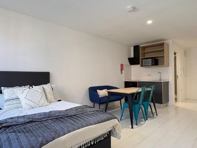 Commercial Road, London E14, Studio to rent, £1,945 pcm | PrimeLocation