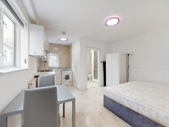Commercial Road, London E1 Studio to rent £1,550 pcm £358 pw
