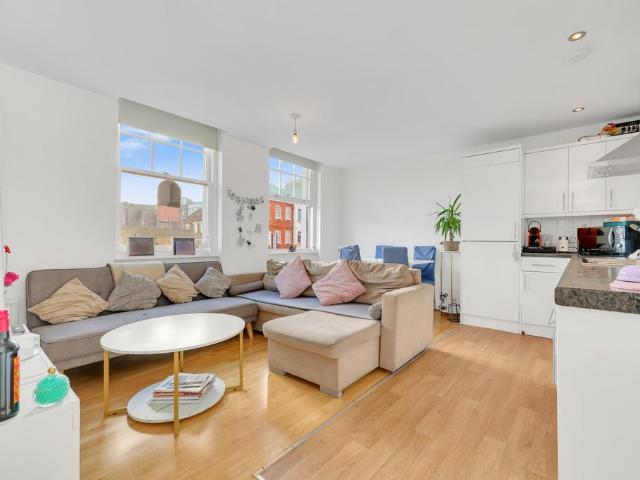 Commercial Road, London, E1 1 bed apartment to rent £1,700 pcm £392 pw