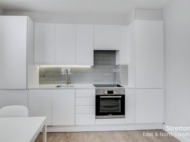 Commercial Road, London E1 1 bed flat to rent £1,850 pcm £427 pw
