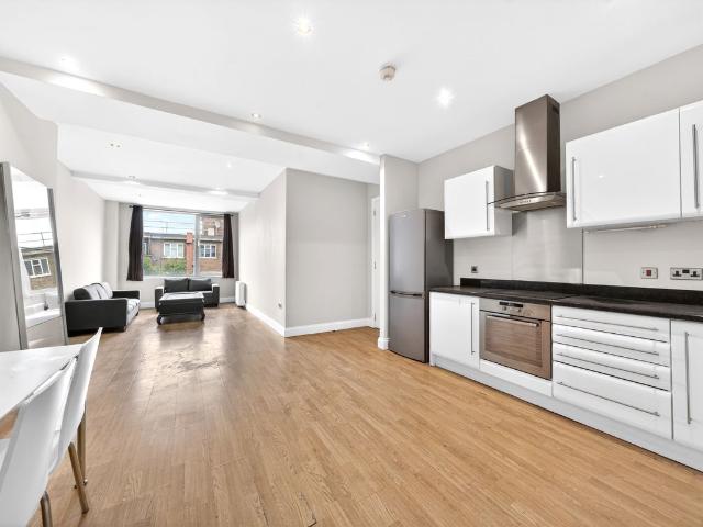 Commercial Road, London E1, 2 bed flat to rent, £2,525 pcm | PrimeLocation