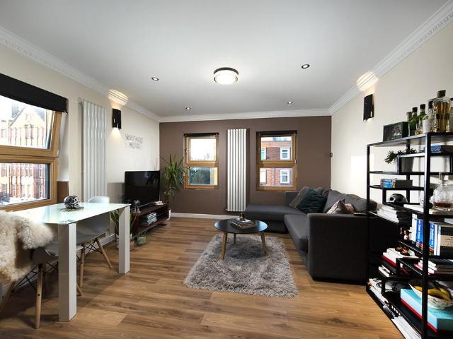 Commercial Road, London E1 2 bed flat to rent £2,600 pcm £600 pw