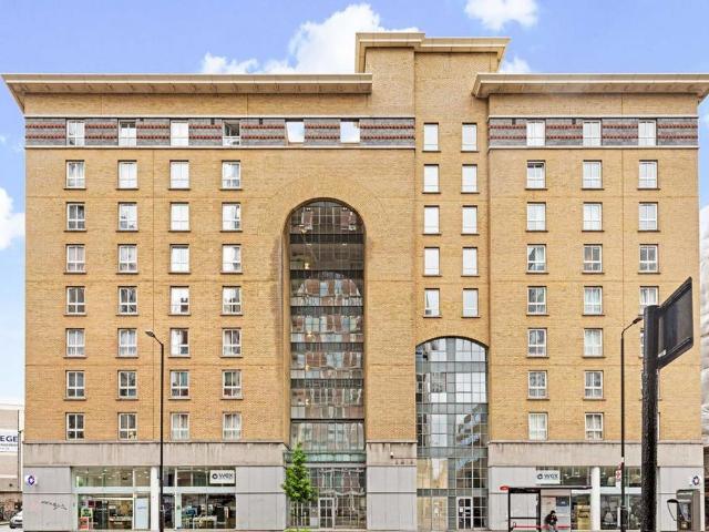 Commercial Road, London E1 2 bed flat to rent £3,200 pcm £738 pw