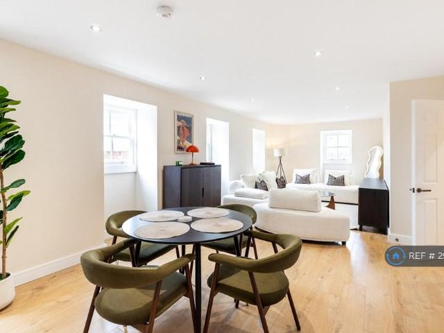 Commercial Road, London, E1 3 bed flat to rent £3,500 pcm £808 pw