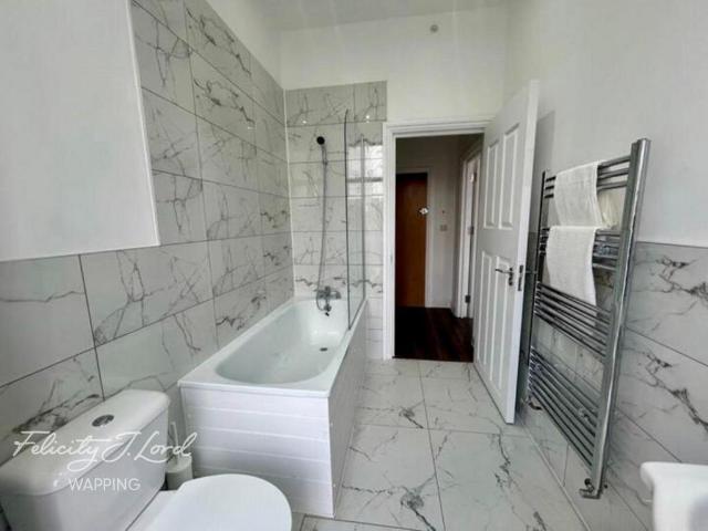 Commercial Road, LONDON 2 bed apartment to rent £2,400 pcm £554 pw